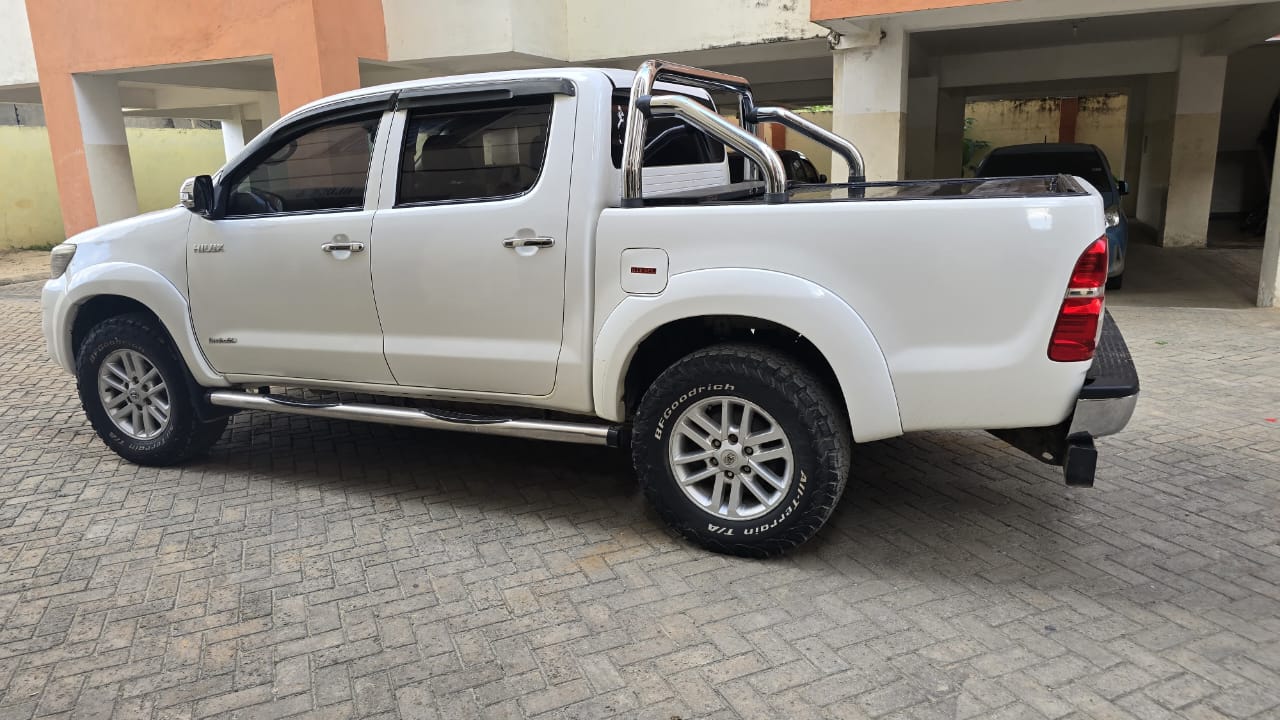 TOYOTA HILUX INVICIBLE DOUBLE CAB - smart dream cars Mombasa