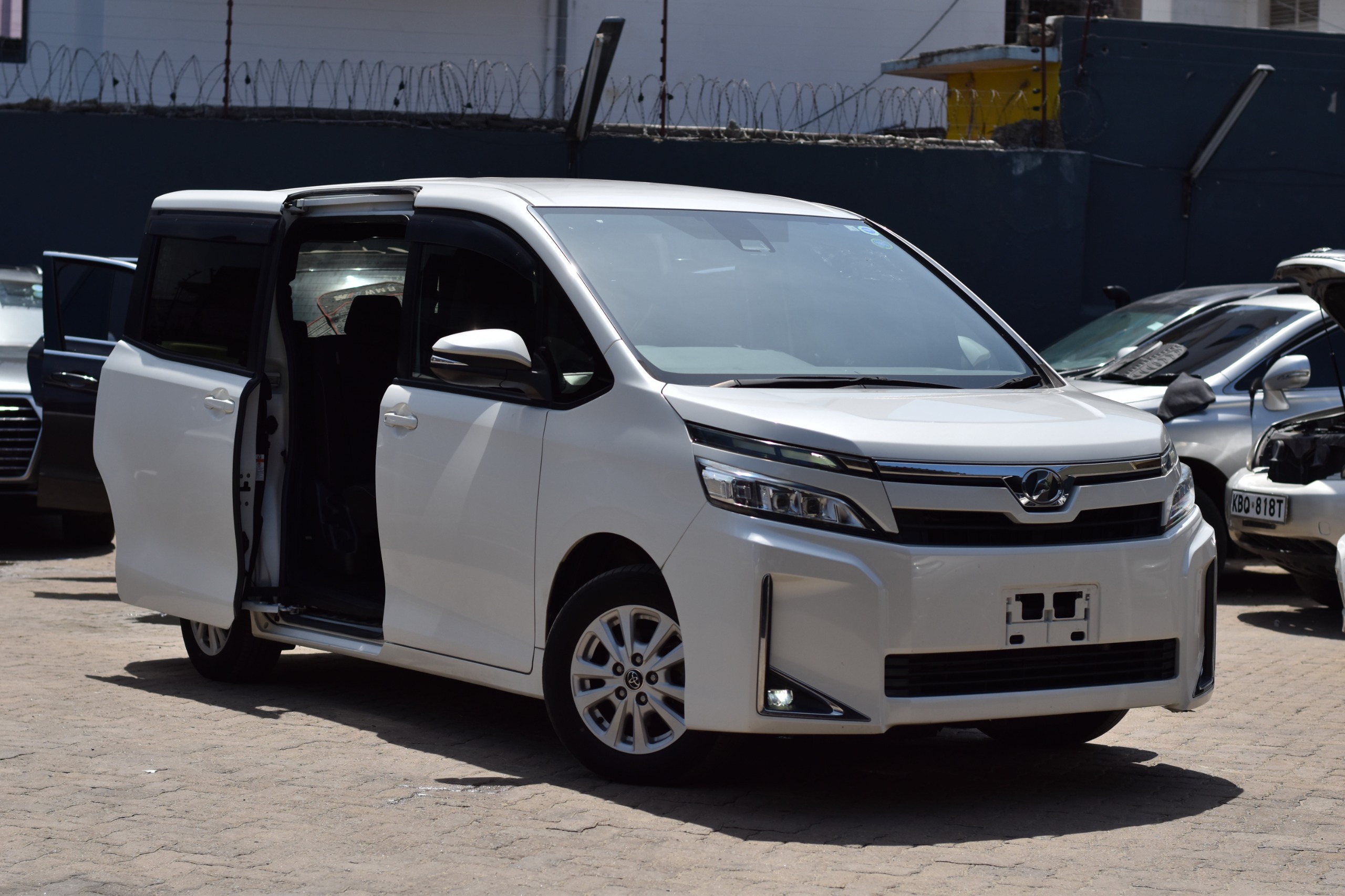 TOYOTA VOXY 2018 - smart dream cars Mombasa