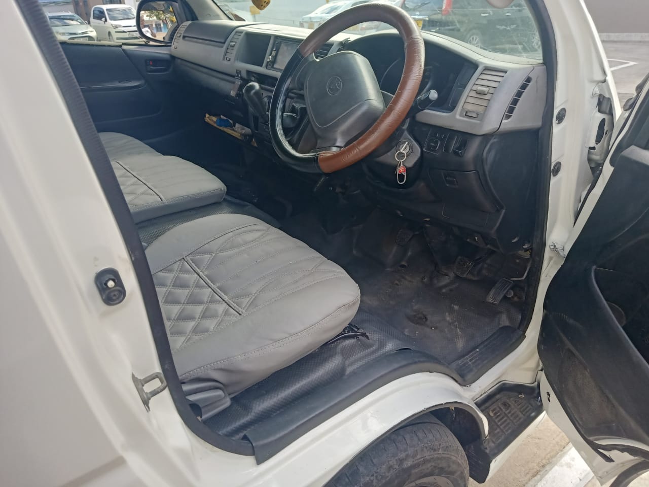 TOYOTA HIACE 9L 2014 - smart dream cars Mombasa