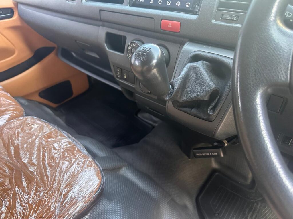 TOYOTA HIACE 9L COMMUTER - smart dream cars Mombasa